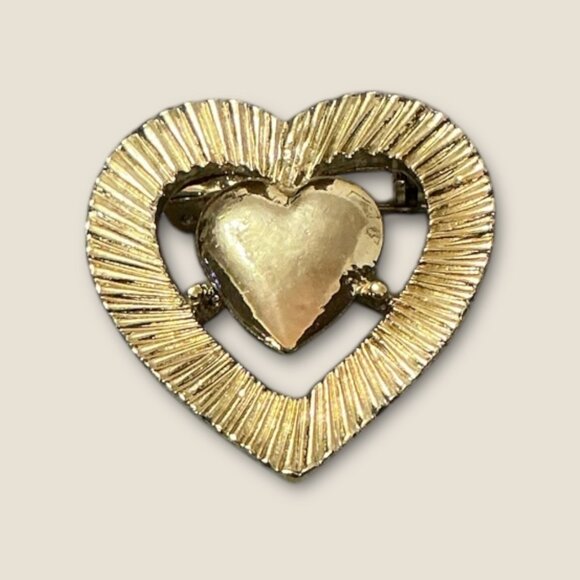 Gerry'S | Jewelry | Vintage Gerrys Heart Goldtone Brooch Pin With ...